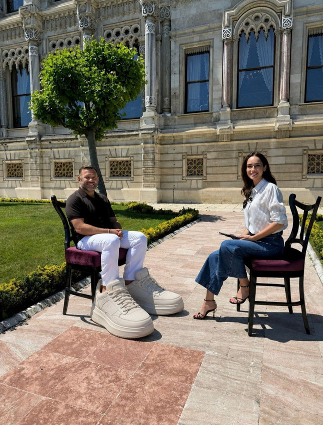 Spiker Damla Uğurtürk, Okan Buruk'la çekildiği ve olay olan fotoğrafı ...