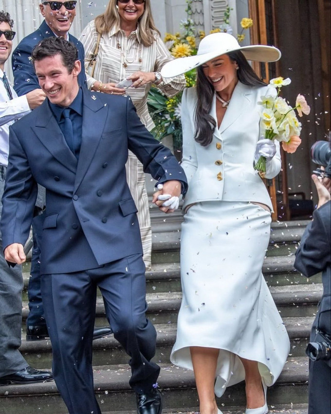 Dua Lipa ve Callum Turner sade bir törenle evlendi - Haber3